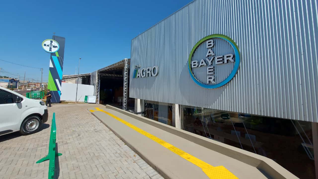 Bayer abre primeira loja física do mundo para agricultores em Rio Verde-GO